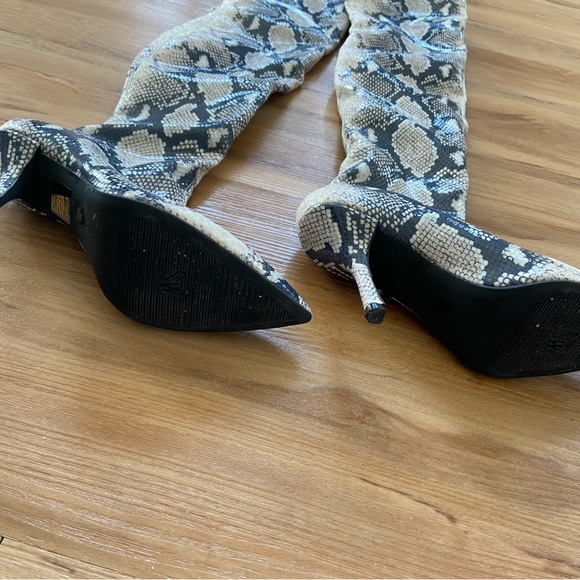 Stuart Weitzman | Shoes | Above The Knee Stuart Weitzman Rocca Python ...